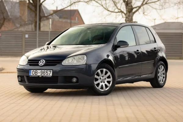 Zils Volkswagen Golf 2006 Jelgava, ar dzinēja tilpumu 1.90 L un nobraukumu 335 tūkst. km par 2900 €, foto 1 vietnē AUTOMOTO.COM.LV