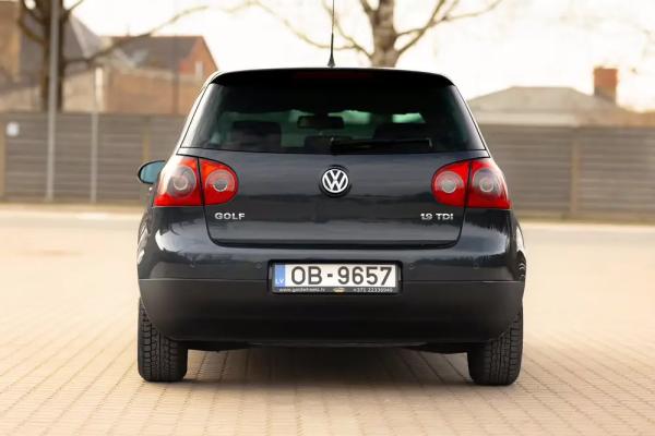 Zils Volkswagen Golf 2006 Jelgava, ar dzinēja tilpumu 1.90 L un nobraukumu 335 tūkst. km par 2900 €, foto 6 vietnē AUTOMOTO.COM.LV