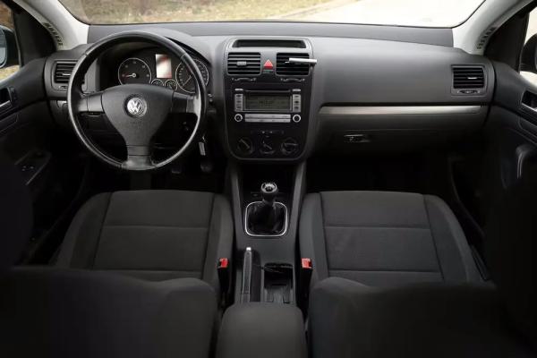 Zils Volkswagen Golf 2006 Jelgava, ar dzinēja tilpumu 1.90 L un nobraukumu 335 tūkst. km par 2900 €, foto 9 vietnē AUTOMOTO.COM.LV