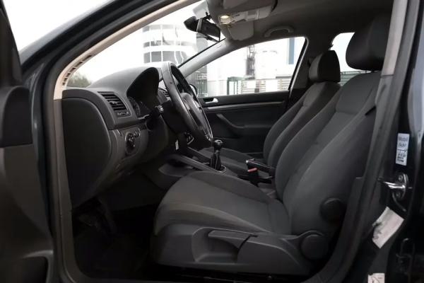 Zils Volkswagen Golf 2006 Jelgava, ar dzinēja tilpumu 1.90 L un nobraukumu 335 tūkst. km par 2900 €, foto 10 vietnē AUTOMOTO.COM.LV