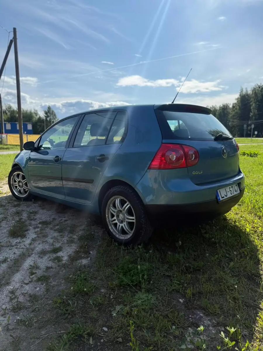 Blue Volkswagen Golf 2006 in Riga, with an engine capacity of 1.60 L and mileage of 264 thousand km for 1500 €, photo 5 on AUTOMOTO.COM.LV