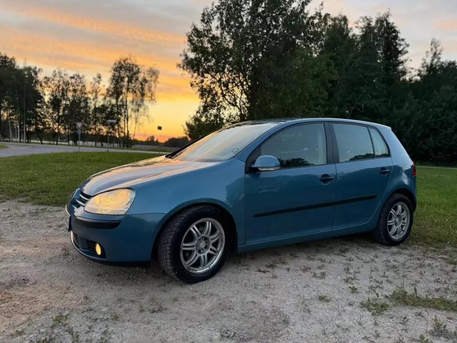 Blue Volkswagen Golf 2006 in Riga, with an engine capacity of 1.60 L and mileage of 264 thousand km for 1500 €, photo 6 on AUTOMOTO.COM.LV
