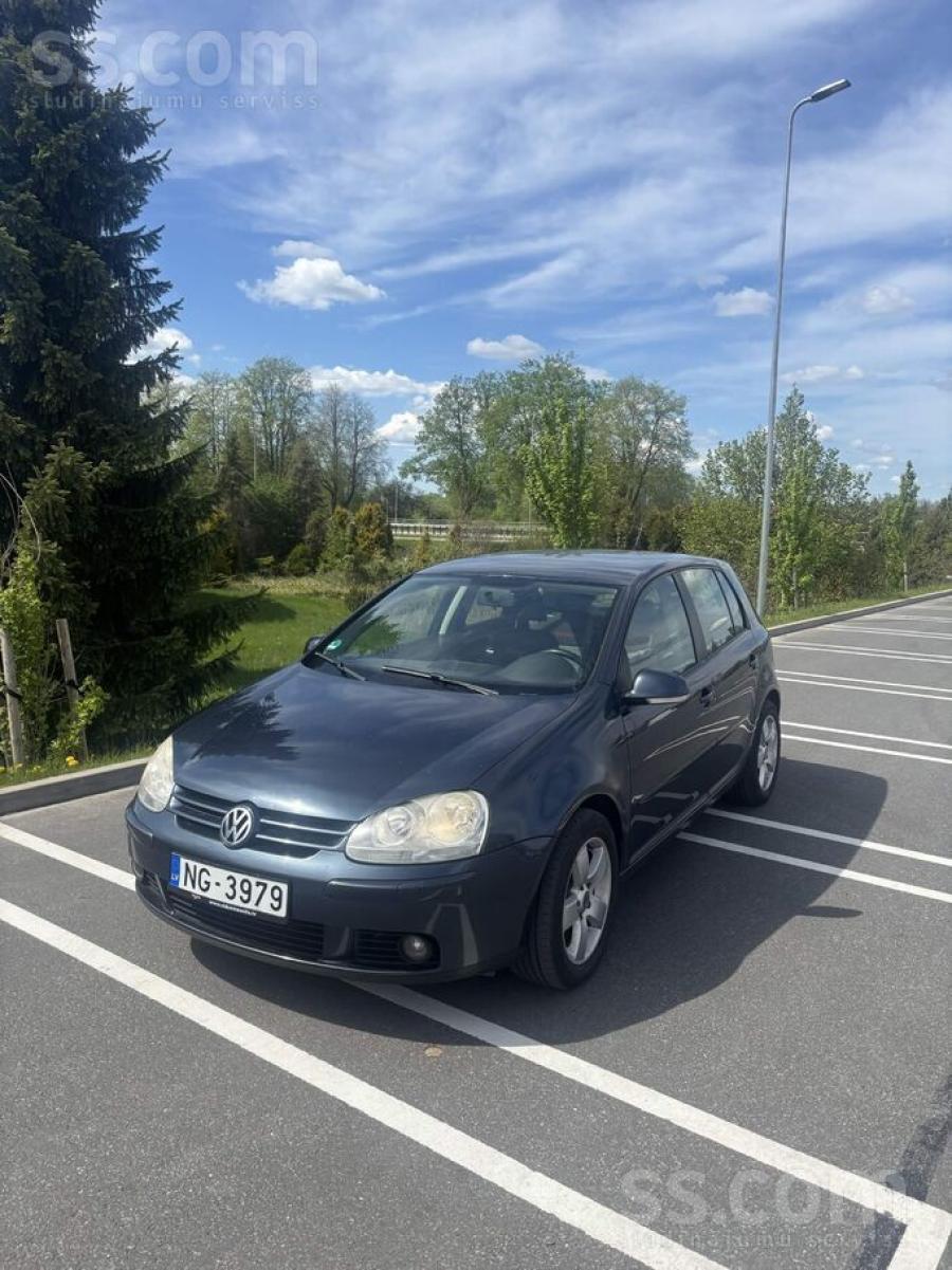 Zils Volkswagen Golf 2006 Rīga, ar dzinēja tilpumu 1.90 L un nobraukumu 306 tūkst. km par 1800 €, foto 1 vietnē AUTOMOTO.COM.LV