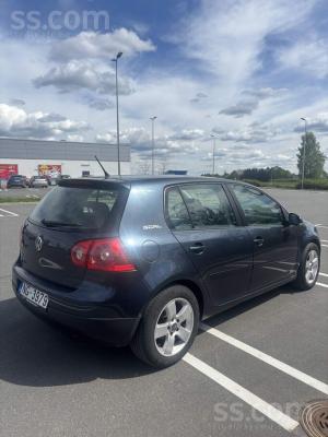 Zils Volkswagen Golf 2006 Rīga, ar dzinēja tilpumu 1.90 L un nobraukumu 306 tūkst. km par 1800 €, foto 3 vietnē AUTOMOTO.COM.LV