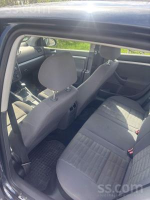 Zils Volkswagen Golf 2006 Rīga, ar dzinēja tilpumu 1.90 L un nobraukumu 306 tūkst. km par 1800 €, foto 8 vietnē AUTOMOTO.COM.LV