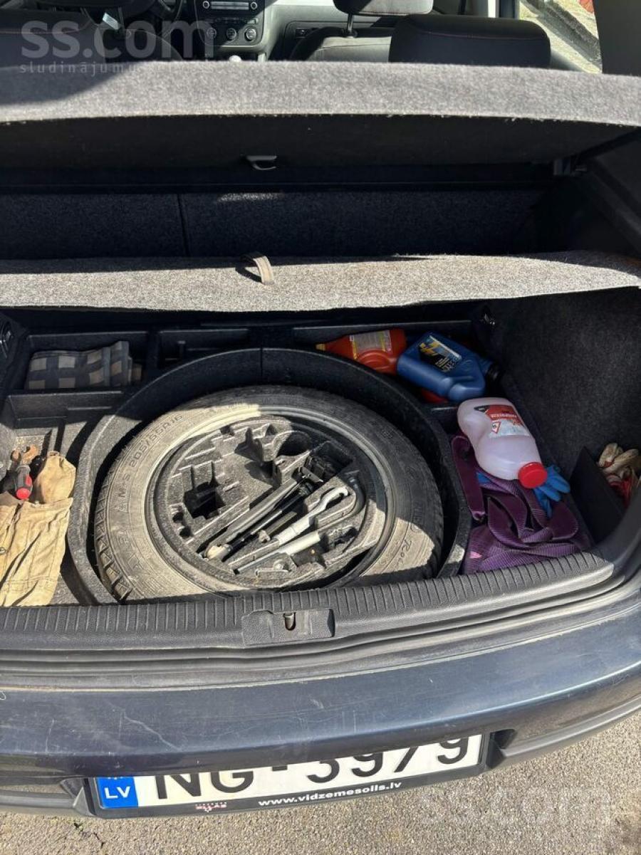 Zils Volkswagen Golf 2006 Rīga, ar dzinēja tilpumu 1.90 L un nobraukumu 306 tūkst. km par 1800 €, foto 9 vietnē AUTOMOTO.COM.LV