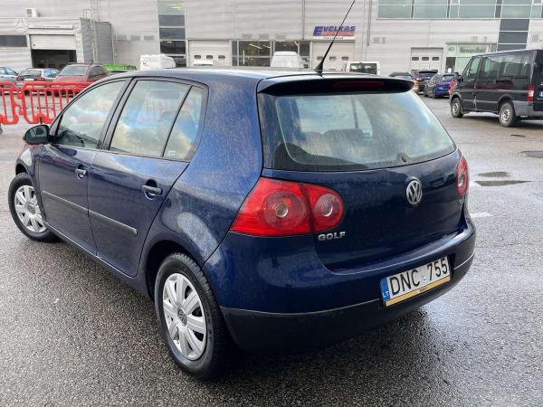 Zils Volkswagen Golf 2006 Viļņa, ar dzinēja tilpumu 1.90 L un nobraukumu 270 tūkst. km par 1000 €, foto 3 vietnē AUTOMOTO.COM.LV