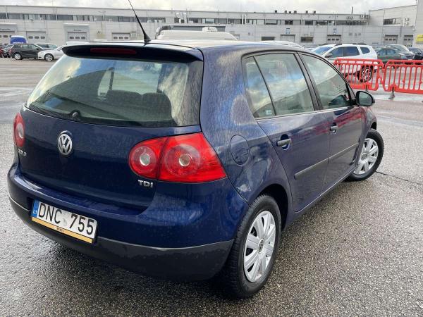 Zils Volkswagen Golf 2006 Viļņa, ar dzinēja tilpumu 1.90 L un nobraukumu 270 tūkst. km par 1000 €, foto 4 vietnē AUTOMOTO.COM.LV