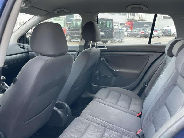 Zils Volkswagen Golf 2006 Viļņa, ar dzinēja tilpumu 1.90 L un nobraukumu 270 tūkst. km par 1000 €, foto 6 vietnē AUTOMOTO.COM.LV