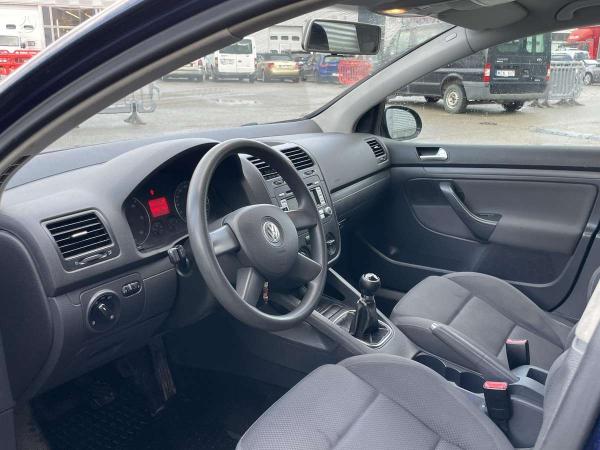 Zils Volkswagen Golf 2006 Viļņa, ar dzinēja tilpumu 1.90 L un nobraukumu 270 tūkst. km par 1000 €, foto 8 vietnē AUTOMOTO.COM.LV