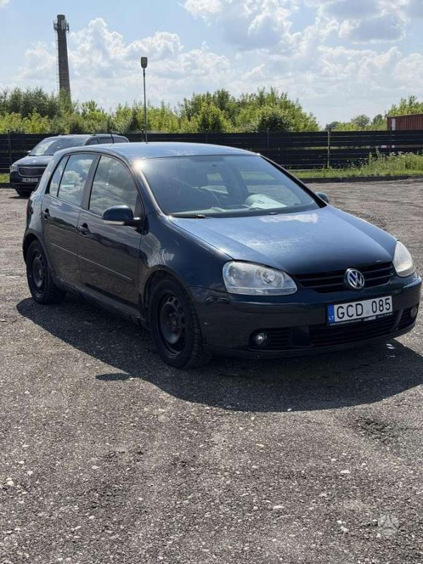 Blue Volkswagen Golf 2006 in Kedainiai, with an engine capacity of 1.90 L and mileage of 362 thousand km for 1150 €, photo 2 on AUTOMOTO.COM.LV