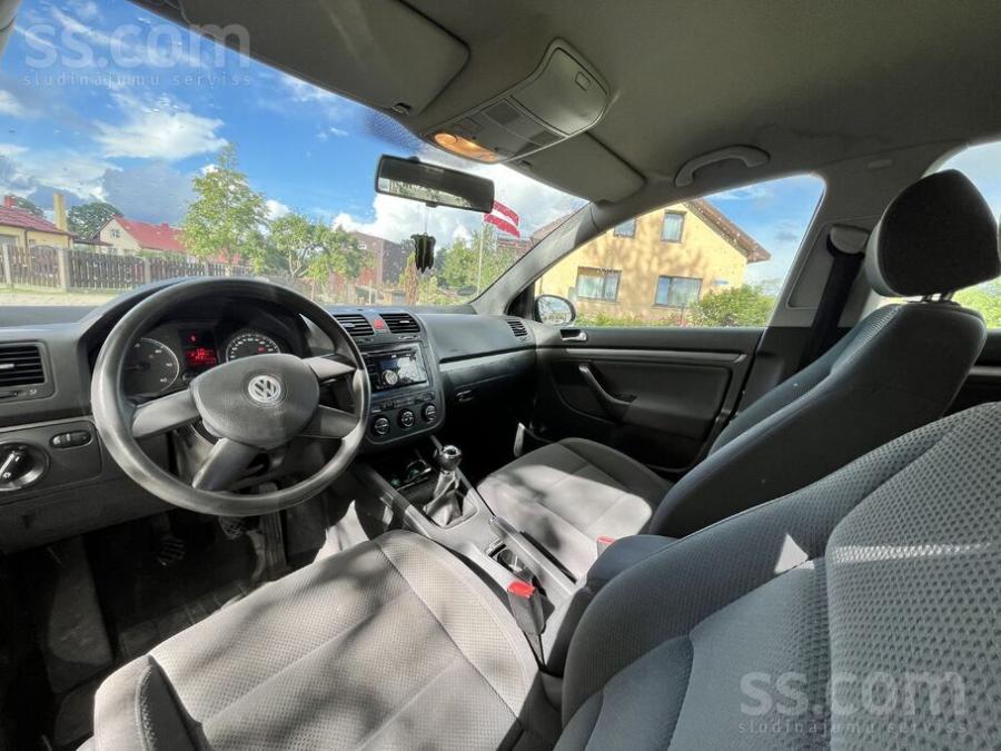 Zils Volkswagen Golf 2006 Tukums, ar dzinēja tilpumu 1.90 L un nobraukumu 328 tūkst. km par 1000 €, foto 6 vietnē AUTOMOTO.COM.LV