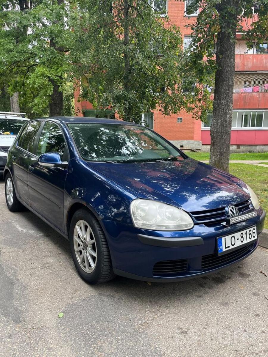 Zils Volkswagen Golf 2006 Ogre, ar dzinēja tilpumu 1.90 L un nobraukumu 377 tūkst. km par 940 €, foto 1 vietnē AUTOMOTO.COM.LV