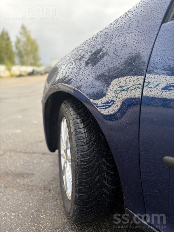 Volkswagen Golf 2006 in Riga on AUTOMOTO.COM.LV Blue Volkswagen Golf 2006 in Riga, with an engine capacity of 1.90 L and mileage of 378 thousand km for 1590 €, photo 5 on AUTOMOTO.COM.LV