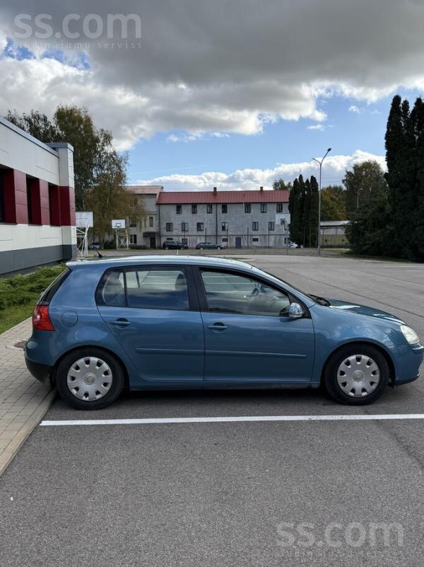 Blue Volkswagen Golf 2006 in Bauska, with an engine capacity of 1.60 L and mileage of 258 thousand km for 2500 €, photo 4 on AUTOMOTO.COM.LV