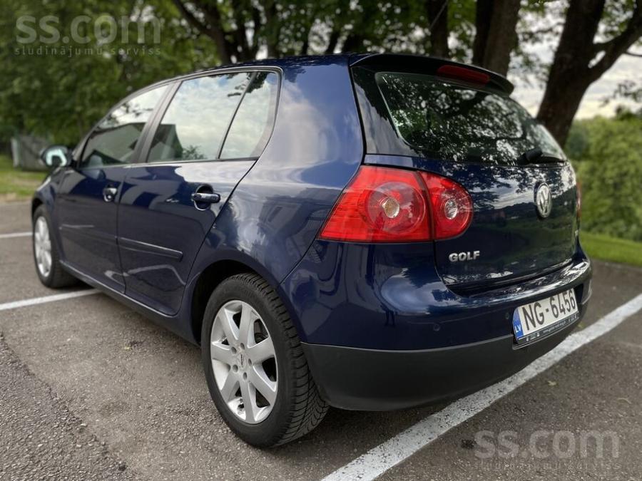 Zils Volkswagen Golf 2007 Krāslava, ar dzinēja tilpumu 1.90 L un nobraukumu 298 tūkst. km par 1690 €, foto 5 vietnē AUTOMOTO.COM.LV