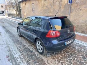 Zils Volkswagen Golf 2007 Cēsis, ar dzinēja tilpumu 1.90 L un nobraukumu 342 tūkst. km par 2650 €, foto 2 vietnē AUTOMOTO.COM.LV