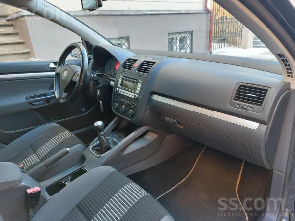 Blue Volkswagen Golf 2007 in Cesis, with an engine capacity of 1.90 L and mileage of 342 thousand km for 2650 €, photo 8 on AUTOMOTO.COM.LV