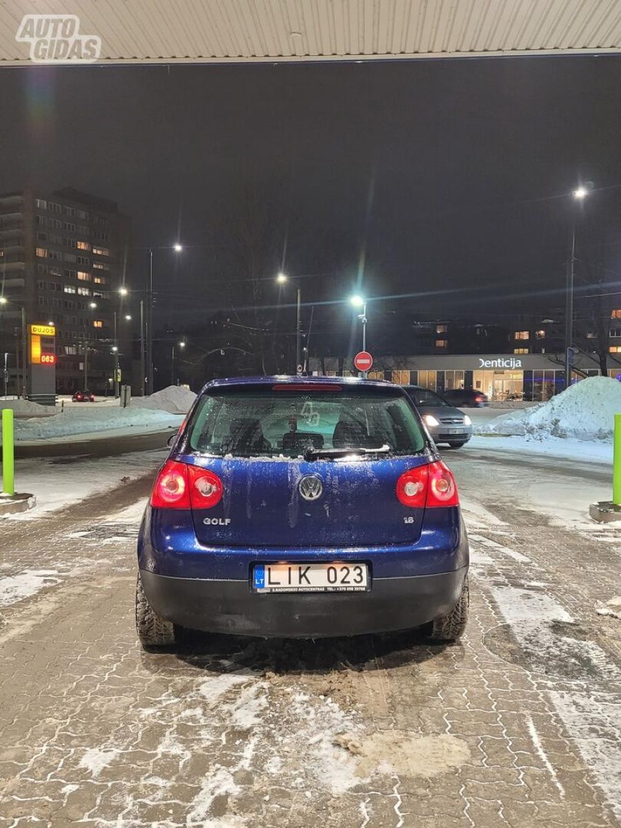Blue Volkswagen Golf 2007 in Kaunas, with an engine capacity of 1.60 L and mileage of 309 thousand km for 850 €, photo 3 on AUTOMOTO.COM.LV