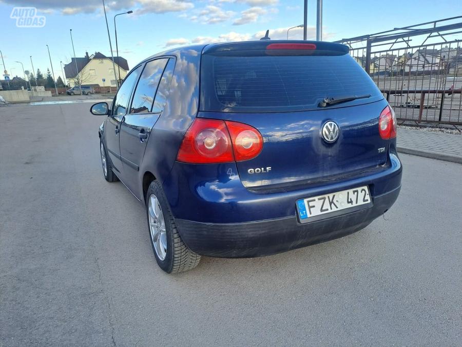 Blue Volkswagen Golf 2007 in Telschi, with an engine capacity of 1.90 L and mileage of 282 thousand km for 1300 €, photo 4 on AUTOMOTO.COM.LV