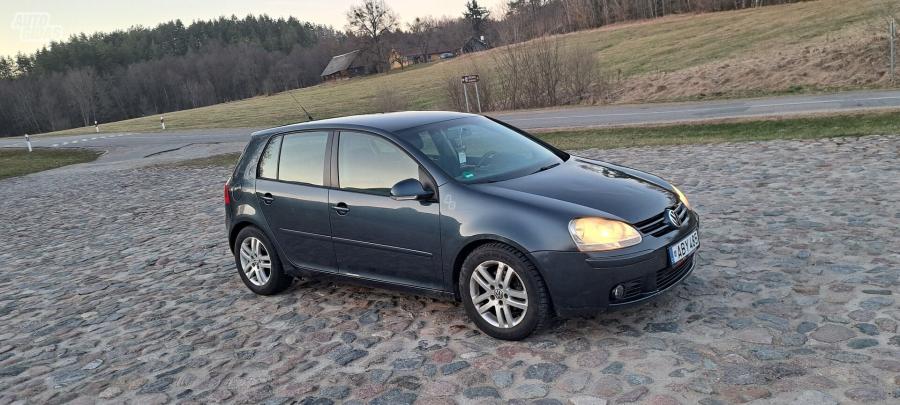 Blue Volkswagen Golf 2007 in Druskininkai, with an engine capacity of 1.90 L and mileage of 380 thousand km for 950 €, photo 1 on AUTOMOTO.COM.LV