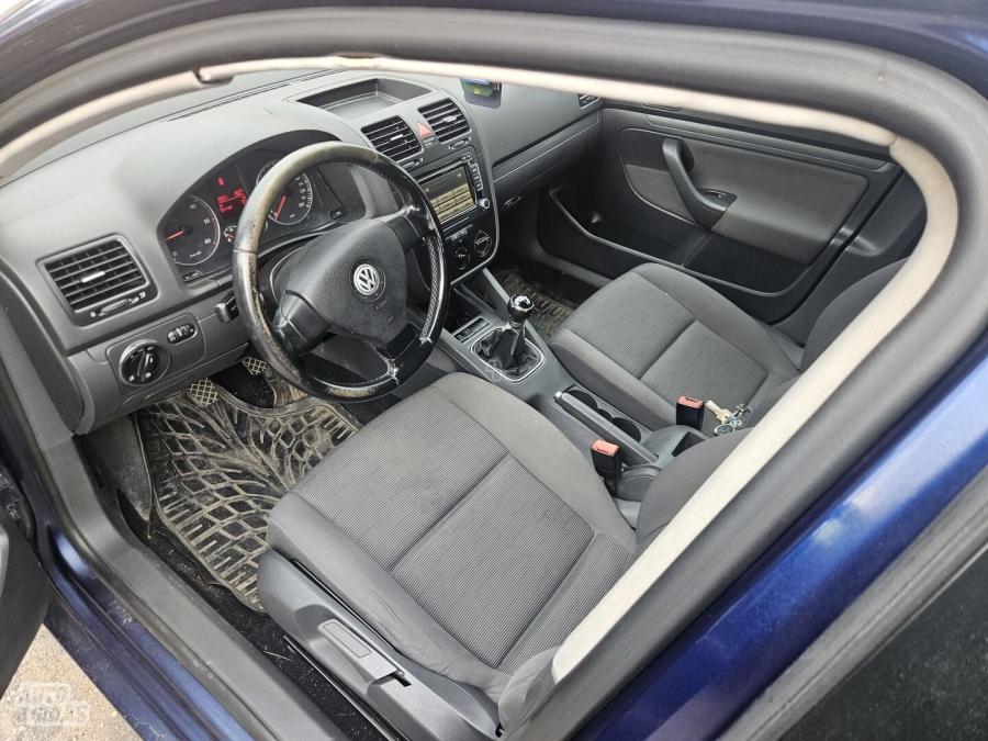 Zils Volkswagen Golf 2007 Vilkaviškis, ar dzinēja tilpumu 1.90 L un nobraukumu 402 tūkst. km par 1300 €, foto 6 vietnē AUTOMOTO.COM.LV
