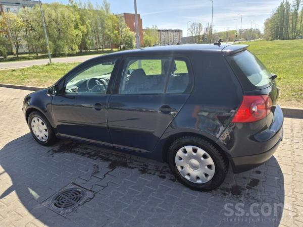 Blue Volkswagen Golf 2007 in Jelgava, with an engine capacity of 1.90 L and mileage of 385 thousand km for 1300 €, photo 5 on AUTOMOTO.COM.LV