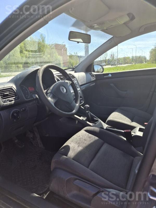 Blue Volkswagen Golf 2007 in Jelgava, with an engine capacity of 1.90 L and mileage of 385 thousand km for 1300 €, photo 6 on AUTOMOTO.COM.LV