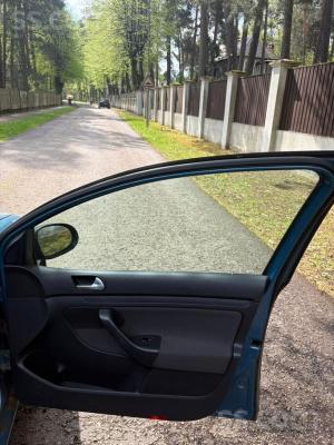 Zils Volkswagen Golf 2007 Rīga, ar dzinēja tilpumu 1.40 L un nobraukumu 173 tūkst. km par 3500 €, foto 5 vietnē AUTOMOTO.COM.LV