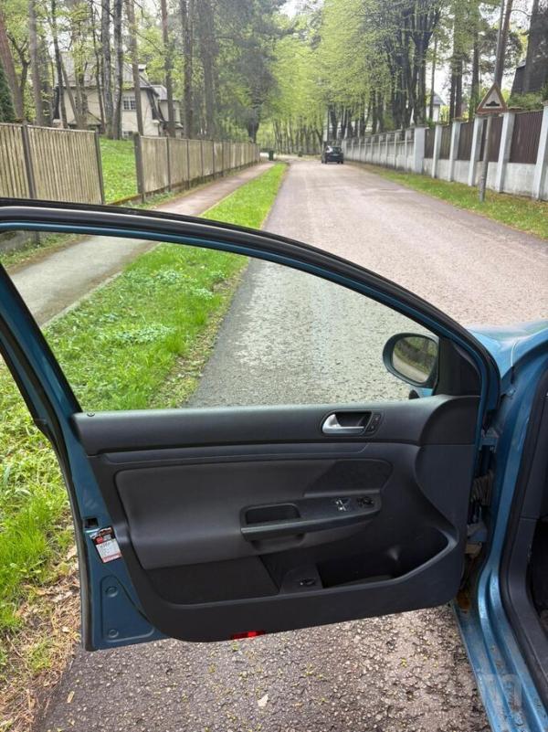 Zils Volkswagen Golf 2007 Rīga, ar dzinēja tilpumu 1.40 L un nobraukumu 173 tūkst. km par 3500 €, foto 9 vietnē AUTOMOTO.COM.LV
