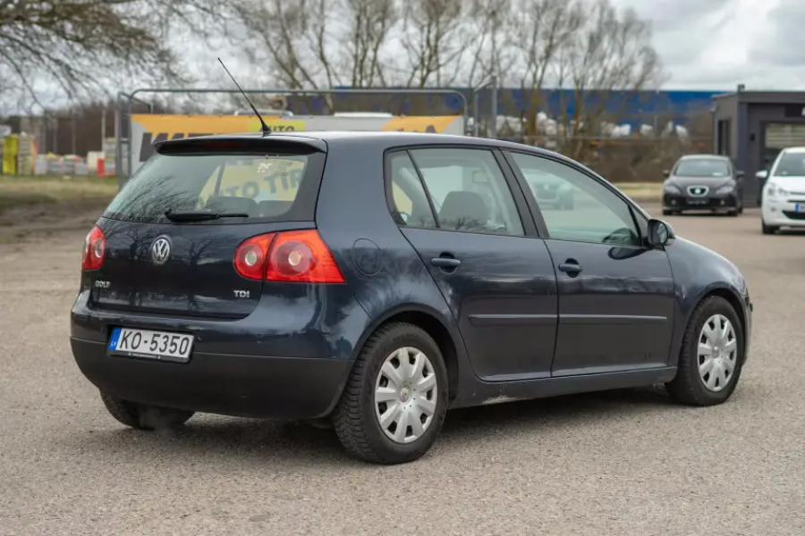 Zils Volkswagen Golf 2007 Liepāja, ar dzinēja tilpumu 1.90 L un nobraukumu 286 tūkst. km par 1900 €, foto 5 vietnē AUTOMOTO.COM.LV