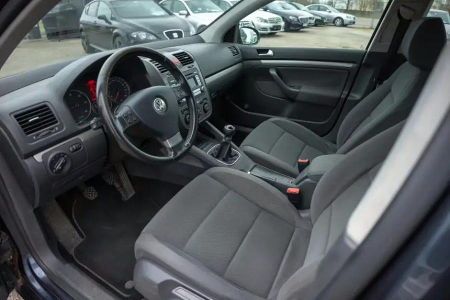 Zils Volkswagen Golf 2007 Liepāja, ar dzinēja tilpumu 1.90 L un nobraukumu 286 tūkst. km par 1900 €, foto 10 vietnē AUTOMOTO.COM.LV