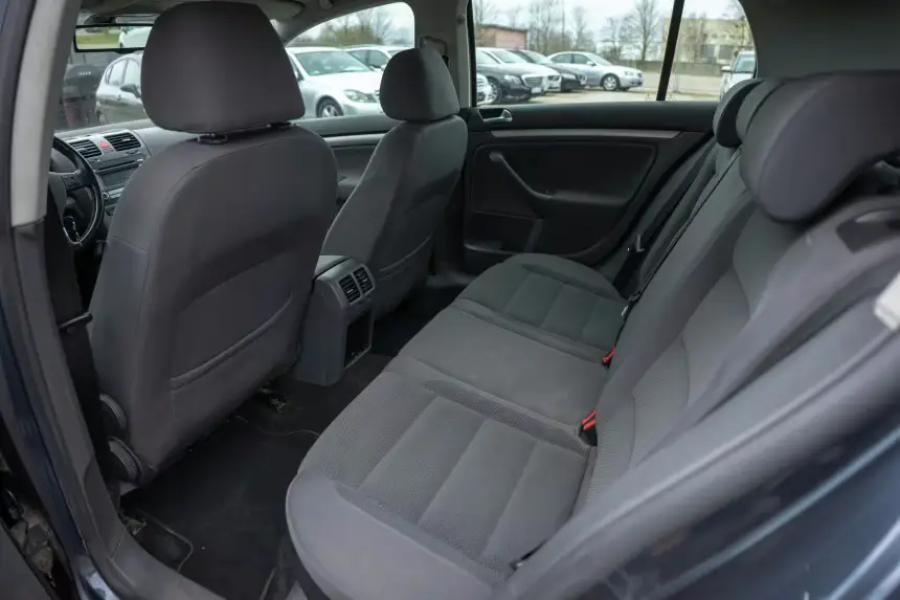 Zils Volkswagen Golf 2007 Liepāja, ar dzinēja tilpumu 1.90 L un nobraukumu 286 tūkst. km par 1900 €, foto 11 vietnē AUTOMOTO.COM.LV