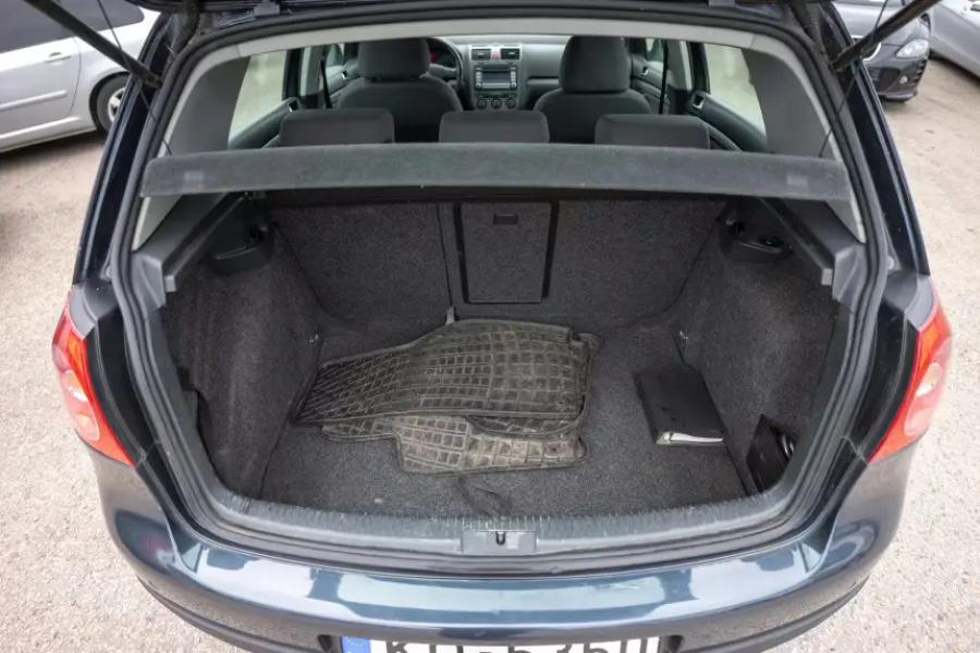 Zils Volkswagen Golf 2007 Liepāja, ar dzinēja tilpumu 1.90 L un nobraukumu 286 tūkst. km par 1900 €, foto 12 vietnē AUTOMOTO.COM.LV