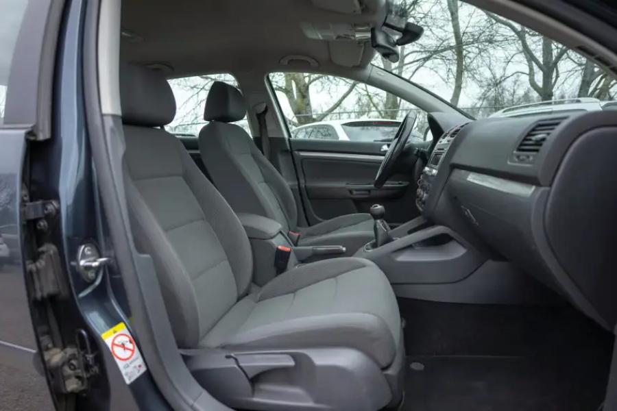 Zils Volkswagen Golf 2007 Liepāja, ar dzinēja tilpumu 1.90 L un nobraukumu 286 tūkst. km par 1900 €, foto 14 vietnē AUTOMOTO.COM.LV