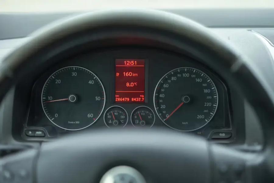 Zils Volkswagen Golf 2007 Liepāja, ar dzinēja tilpumu 1.90 L un nobraukumu 286 tūkst. km par 1900 €, foto 17 vietnē AUTOMOTO.COM.LV