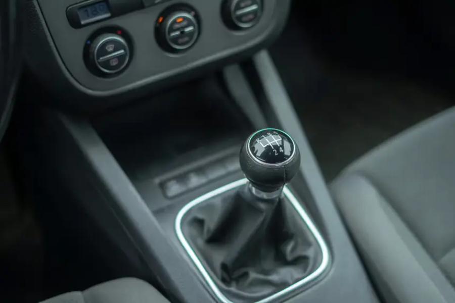 Zils Volkswagen Golf 2007 Liepāja, ar dzinēja tilpumu 1.90 L un nobraukumu 286 tūkst. km par 1900 €, foto 19 vietnē AUTOMOTO.COM.LV