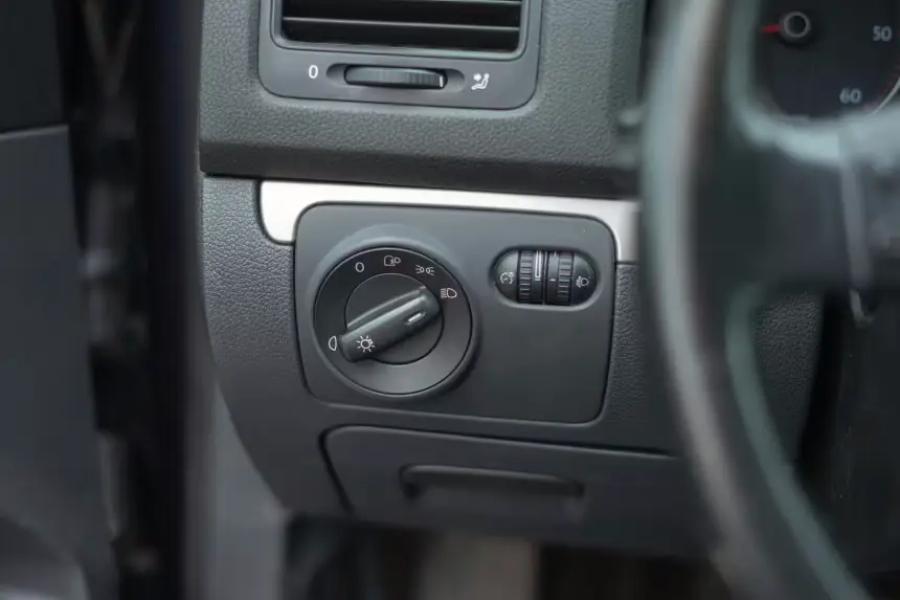 Zils Volkswagen Golf 2007 Liepāja, ar dzinēja tilpumu 1.90 L un nobraukumu 286 tūkst. km par 1900 €, foto 22 vietnē AUTOMOTO.COM.LV