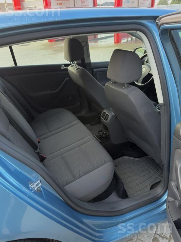 Blue Volkswagen Golf 2007 in Riga, with an engine capacity of 1.40 L and mileage of 202 thousand km for 1999 €, photo 7 on AUTOMOTO.COM.LV