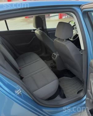 Blue Volkswagen Golf 2007 in Riga, with an engine capacity of 1.40 L and mileage of 204 thousand km for 1899 €, photo 7 on AUTOMOTO.COM.LV