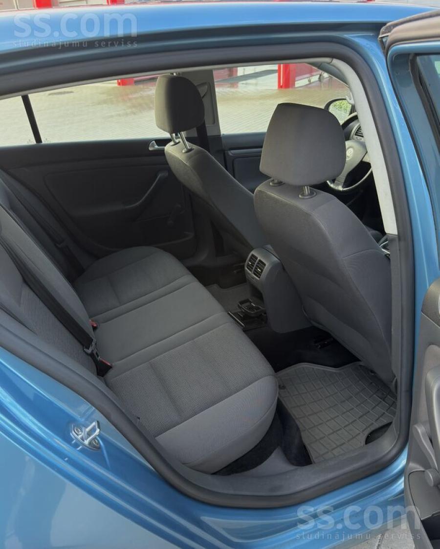 Blue Volkswagen Golf 2007 in Riga, with an engine capacity of 1.40 L and mileage of 204 thousand km for 1899 €, photo 7 on AUTOMOTO.COM.LV