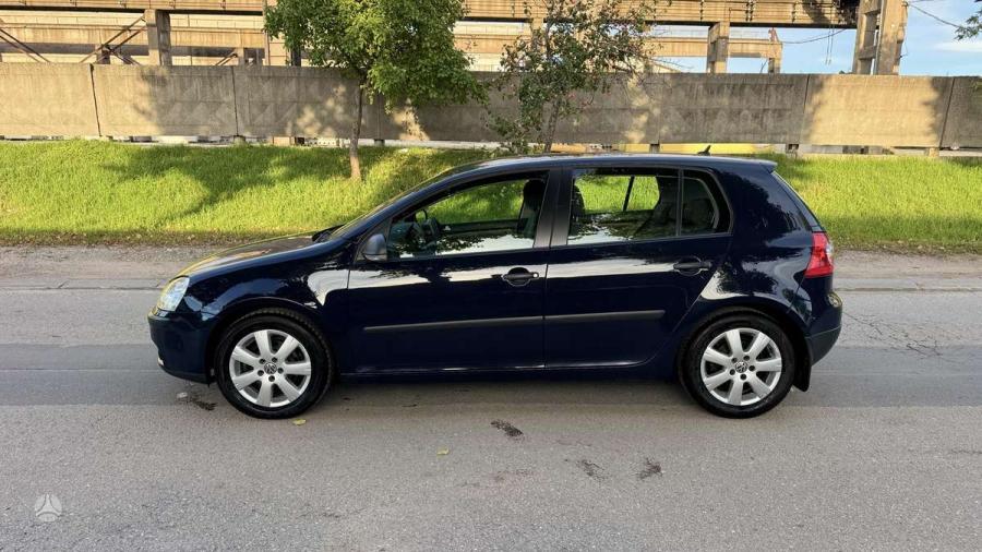 Blue Volkswagen Golf 2007 in Telschi, with an engine capacity of 1.90 L and mileage of 325 thousand km for 1850 €, photo 5 on AUTOMOTO.COM.LV
