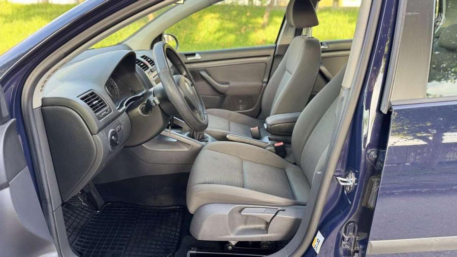 Blue Volkswagen Golf 2007 in Telschi, with an engine capacity of 1.90 L and mileage of 325 thousand km for 1850 €, photo 11 on AUTOMOTO.COM.LV