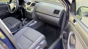 Blue Volkswagen Golf 2007 in Telschi, with an engine capacity of 1.90 L and mileage of 325 thousand km for 1850 €, photo 13 on AUTOMOTO.COM.LV