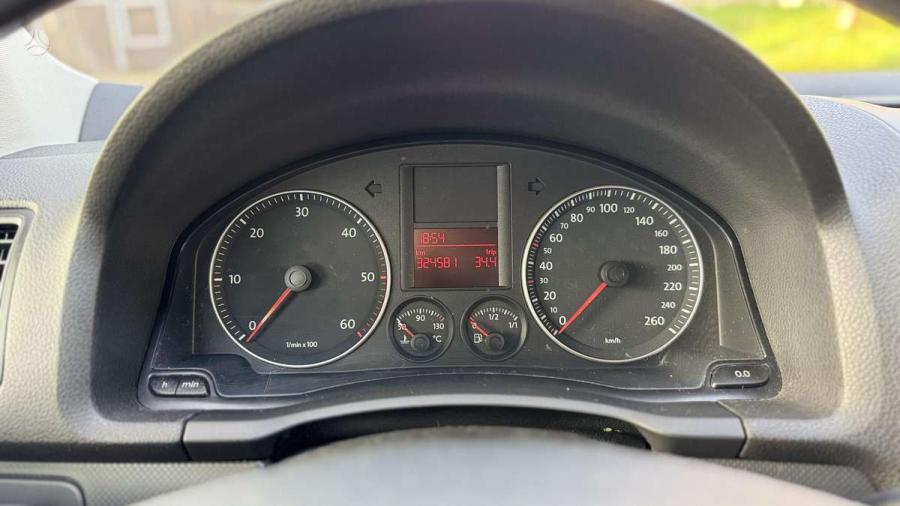 Blue Volkswagen Golf 2007 in Telschi, with an engine capacity of 1.90 L and mileage of 325 thousand km for 1850 €, photo 18 on AUTOMOTO.COM.LV