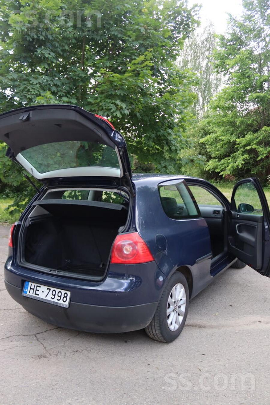 Zils Volkswagen Golf 2008 Ogre, ar dzinēja tilpumu 1.90 L un nobraukumu 296 tūkst. km par 2300 €, foto 4 vietnē AUTOMOTO.COM.LV