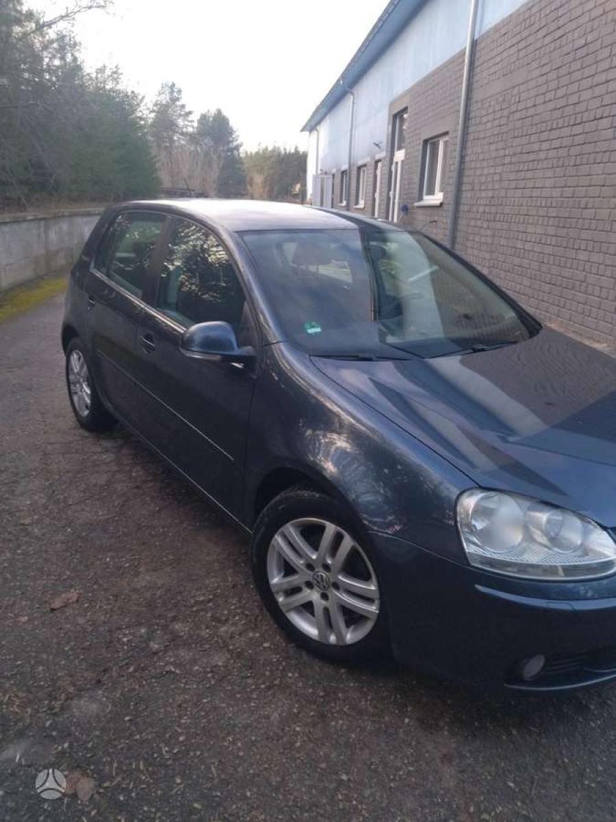Blue Volkswagen Golf 2008 in Druskininkai, with an engine capacity of 1.90 L and mileage of 307 thousand km for 3750 €, photo 4 on AUTOMOTO.COM.LV