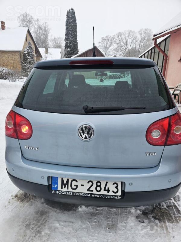 Blue Volkswagen Golf 2008 in Ogre, with an engine capacity of 1.90 L and mileage of 262 thousand km for 2950 €, photo 5 on AUTOMOTO.COM.LV