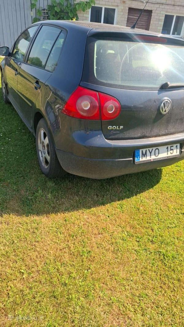 Blue Volkswagen Golf 2008 in Marijampole, with an engine capacity of 1.90 L and mileage of 332 thousand km for 900 €, photo 3 on AUTOMOTO.COM.LV