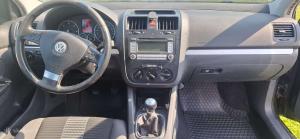 Blue Volkswagen Golf 2008 in Marijampole, with an engine capacity of 1.90 L and mileage of 332 thousand km for 900 €, photo 9 on AUTOMOTO.COM.LV